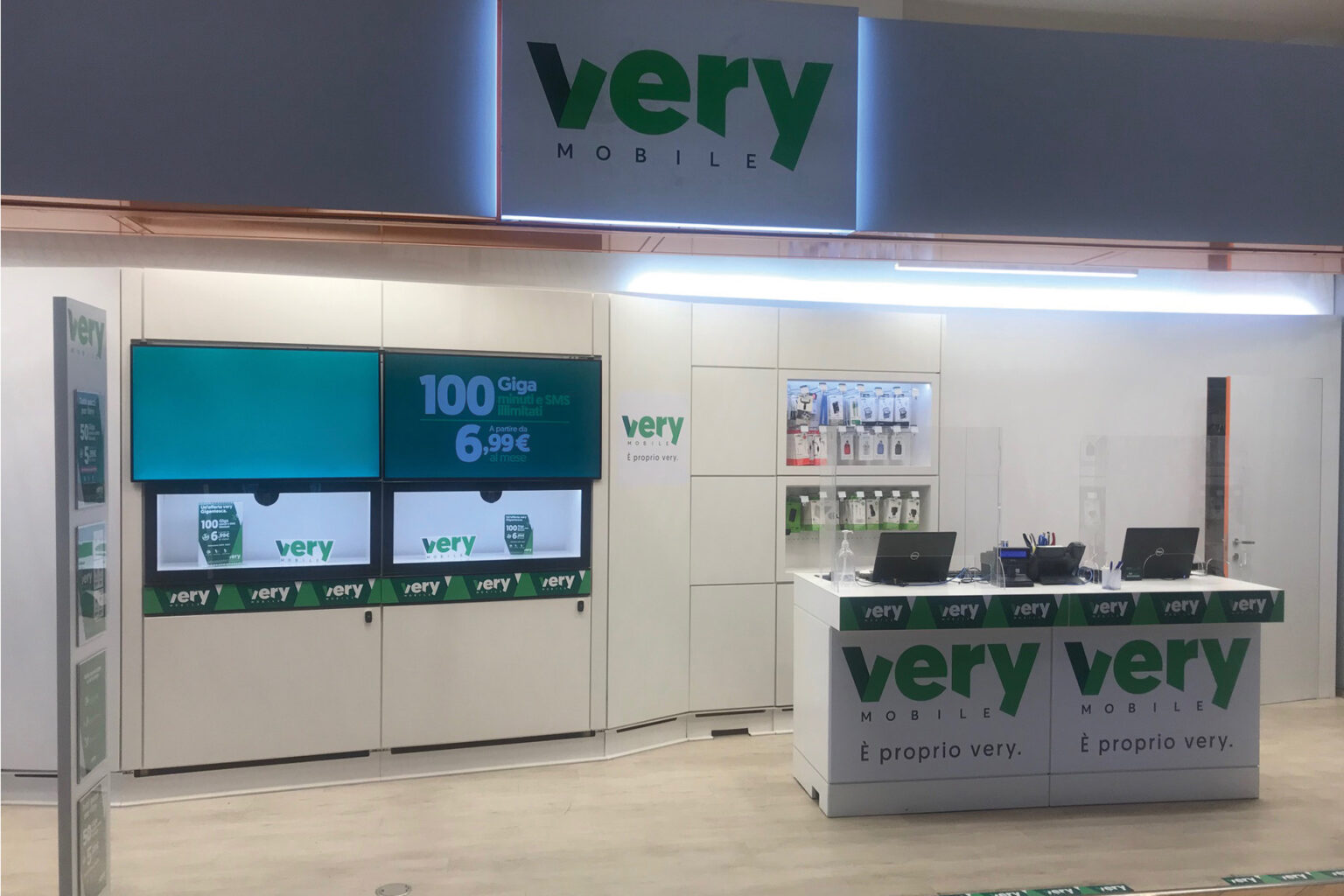 Very Mobile, cresce la rete vendita. Le sim nei supermercati e non solo