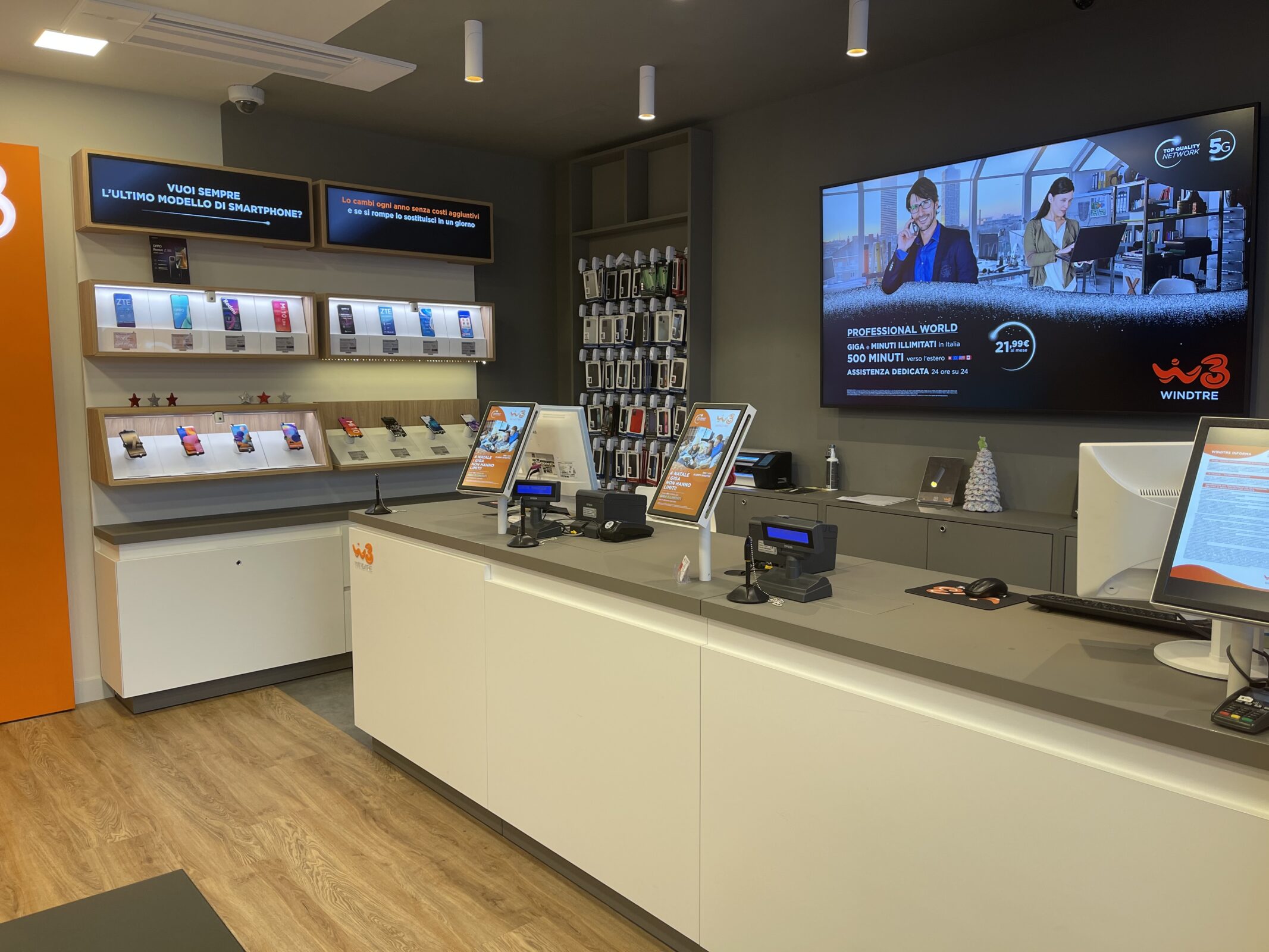 Una pioggia di SMS e di offerte da WINDTRE ai suoi clienti mobili